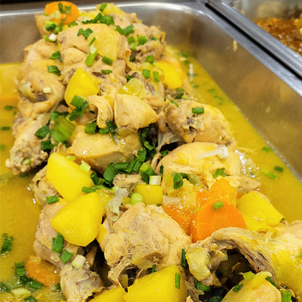 Pollo en salsa tradicional – Angelicas Restaurant – Cecilio Acosta